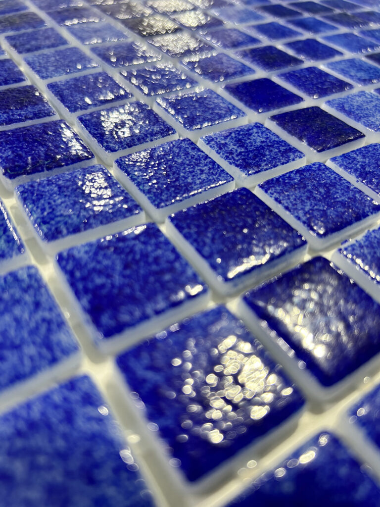 BETSAN COBALT ANTI-SLIP GLASS MOSAIC TILE 1X1 - POOLS & SURFACES ...